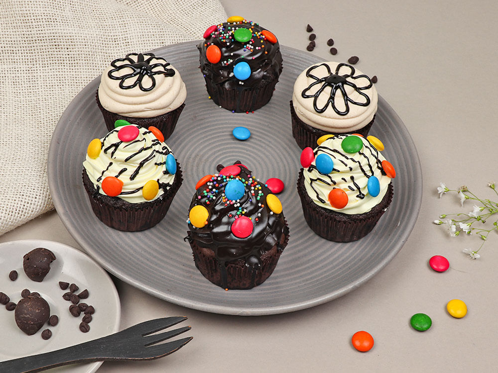 Buy Set Of 6 Multi Flavored Cupcakes-Assorted Delicious Cupcakes