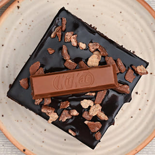 Online Kitkat Cake Delivery | Save Upto 150 | Buy Eggless KitKat Cakes